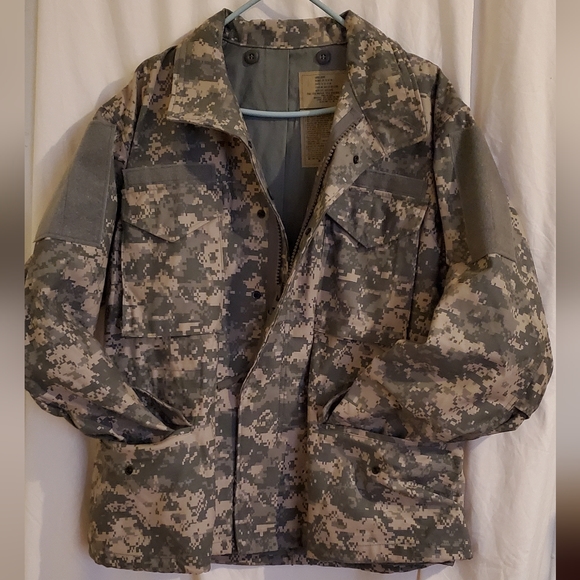 U.S. Army | Jackets & Coats | New Military Issued Us Army Acu Coat Cold ...
